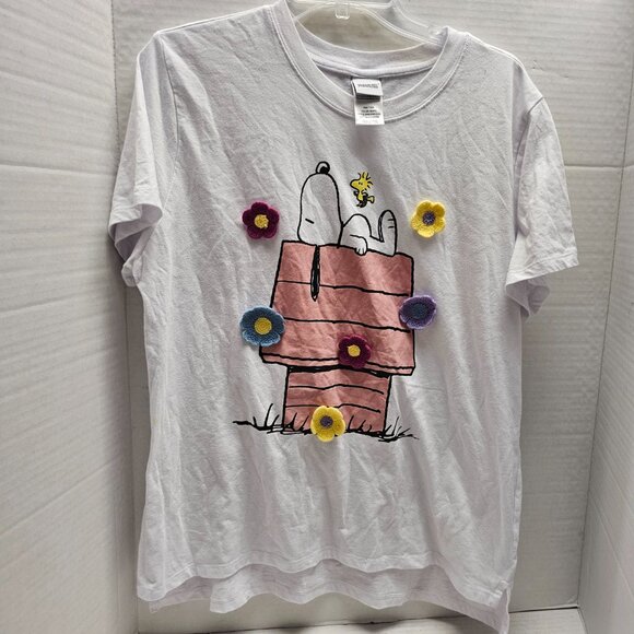 Penuts | Tops | Peanuts Snoopy Charlie Brown Womens Tee T Shirt White Crochet Flowers House Xl ...